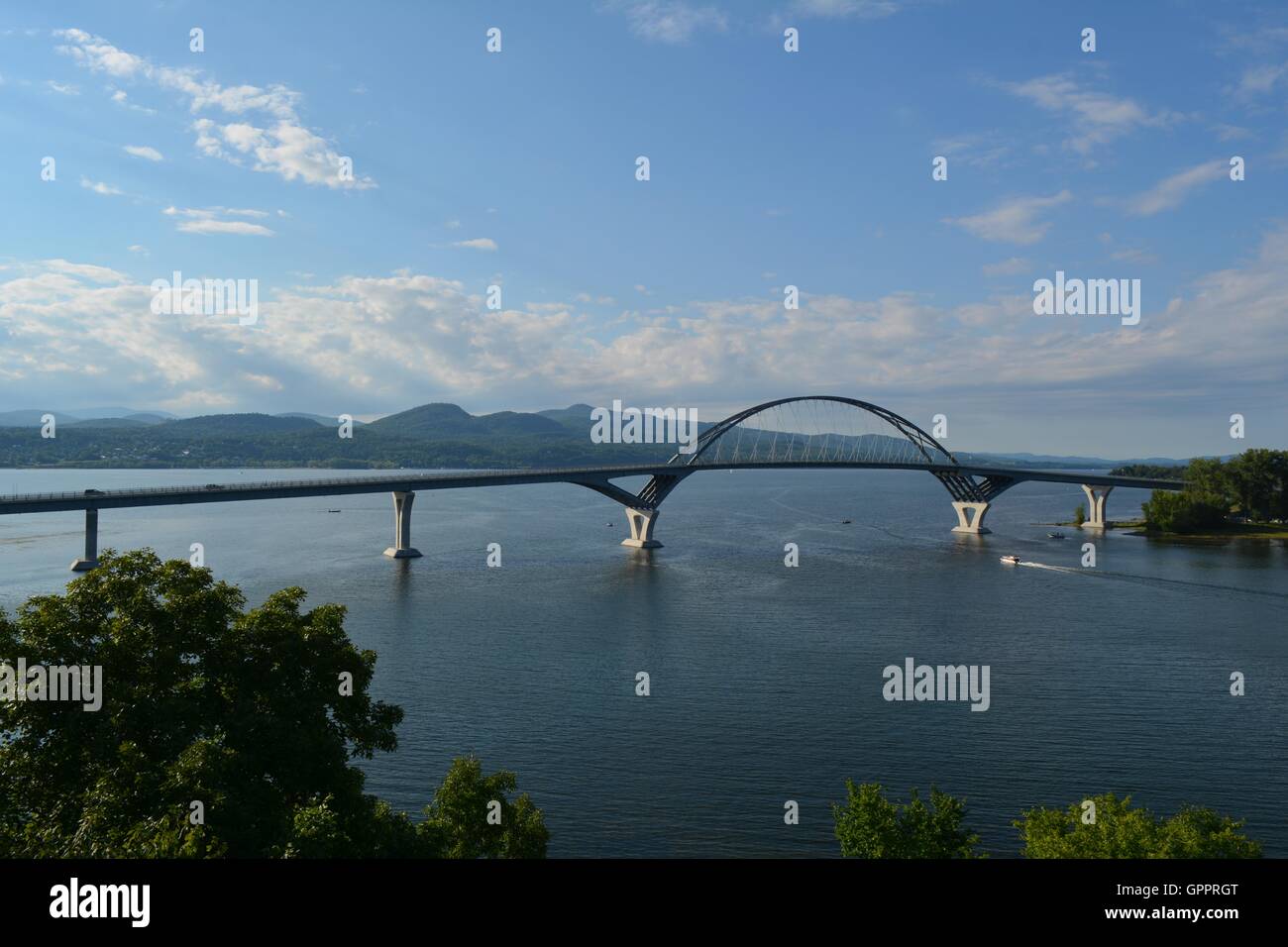 An arch bridge over Lake Champlain in Crown Point, NY connecting ...