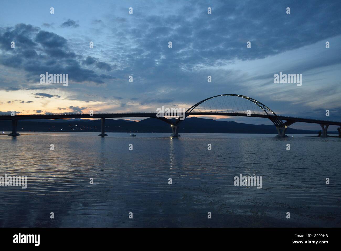 An arch bridge over Lake Champlain in Crown Point, NY connecting ...