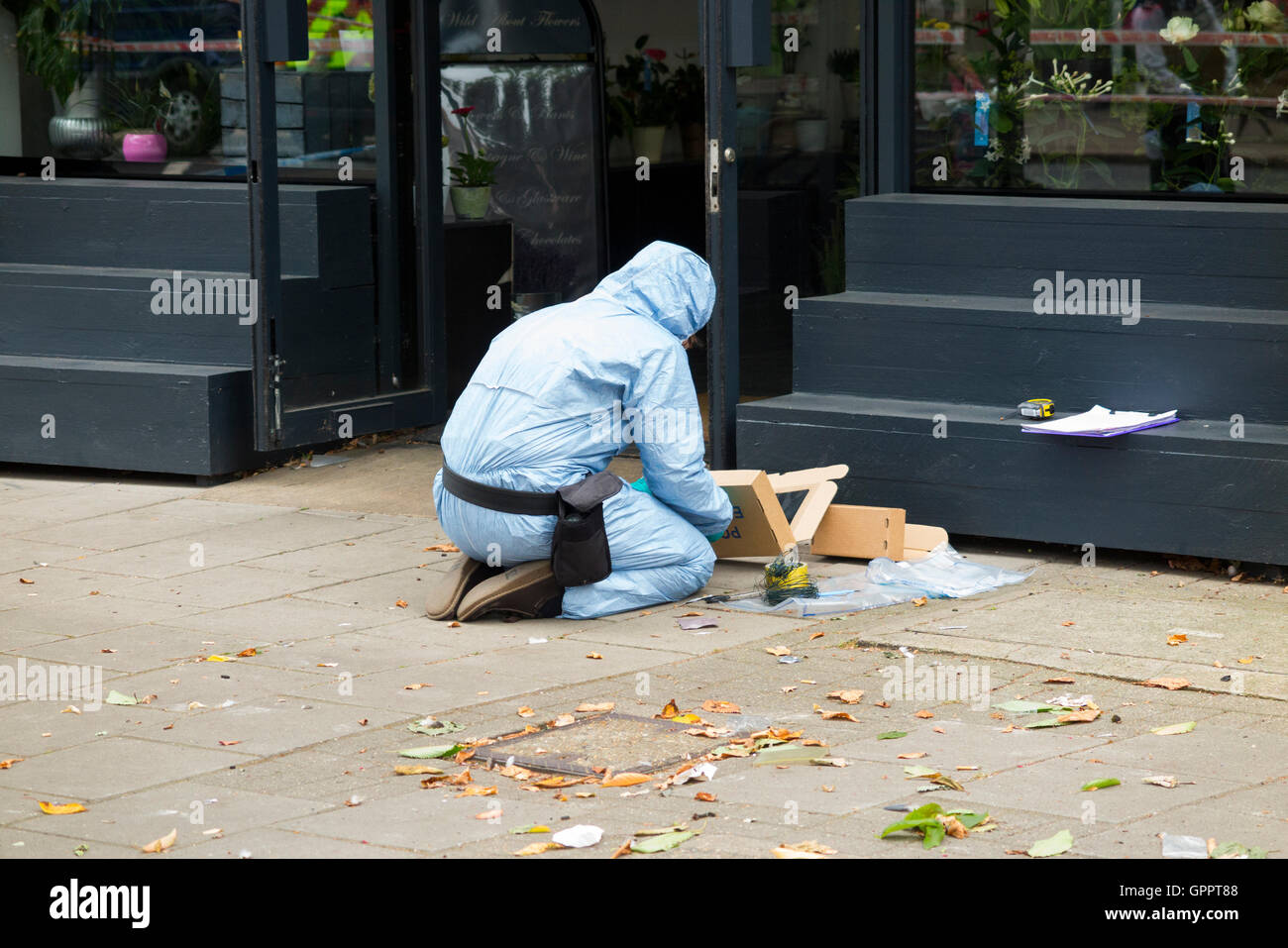 Scenes of crime officer hi-res stock photography and images - Alamy