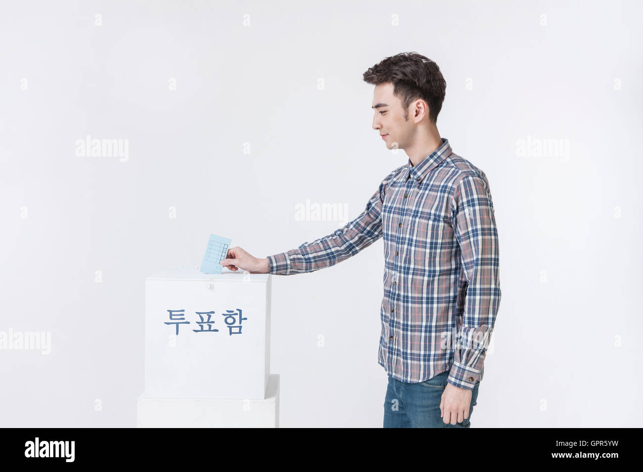 Side view of young man taking a vote Stock Photo - Alamy