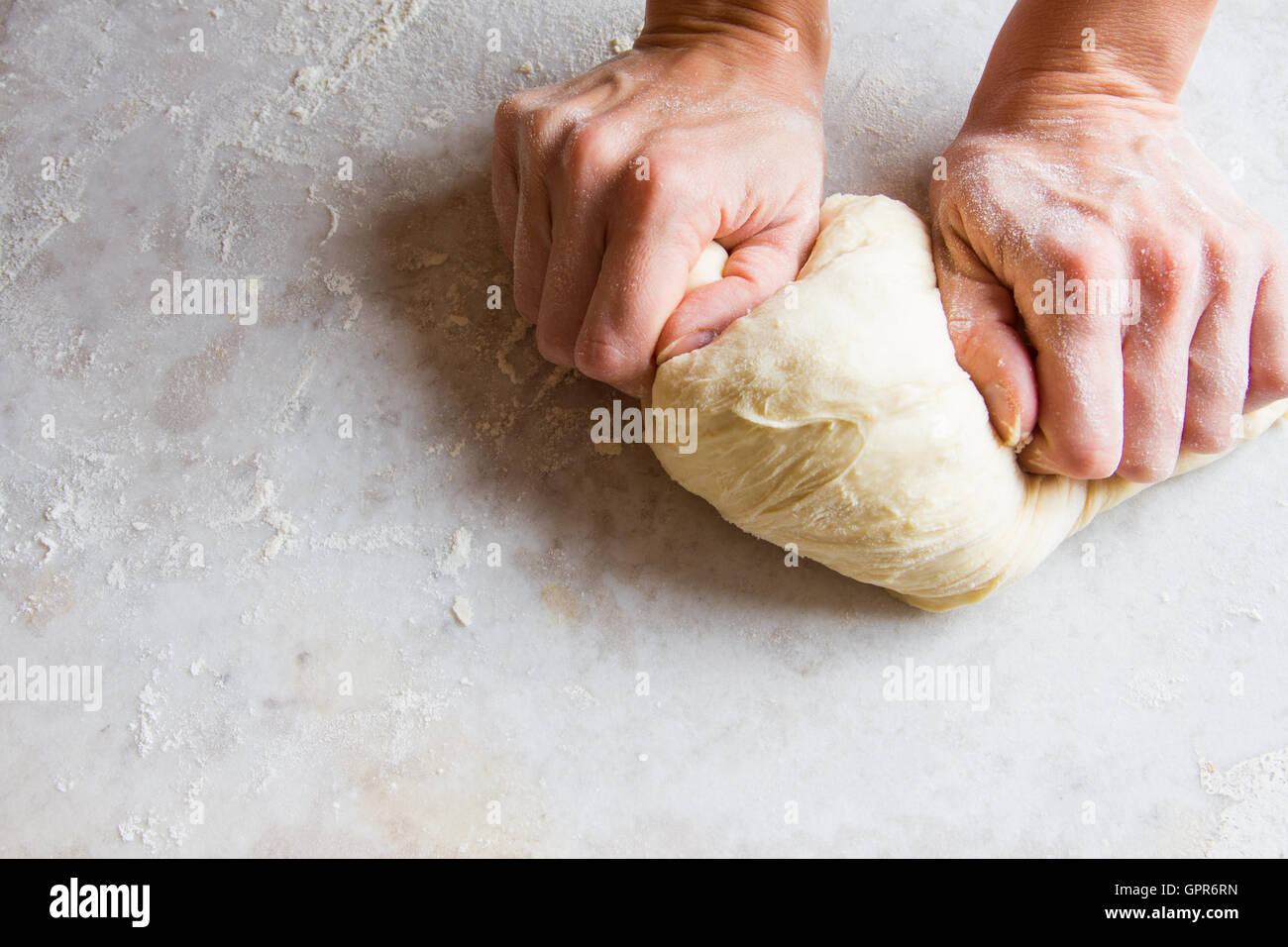 Baker hands hi-res stock photography and images - Alamy