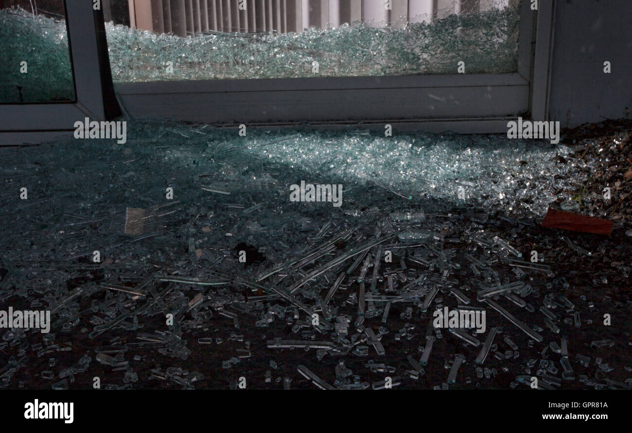 Sliding glass door hi-res stock photography and images - Alamy