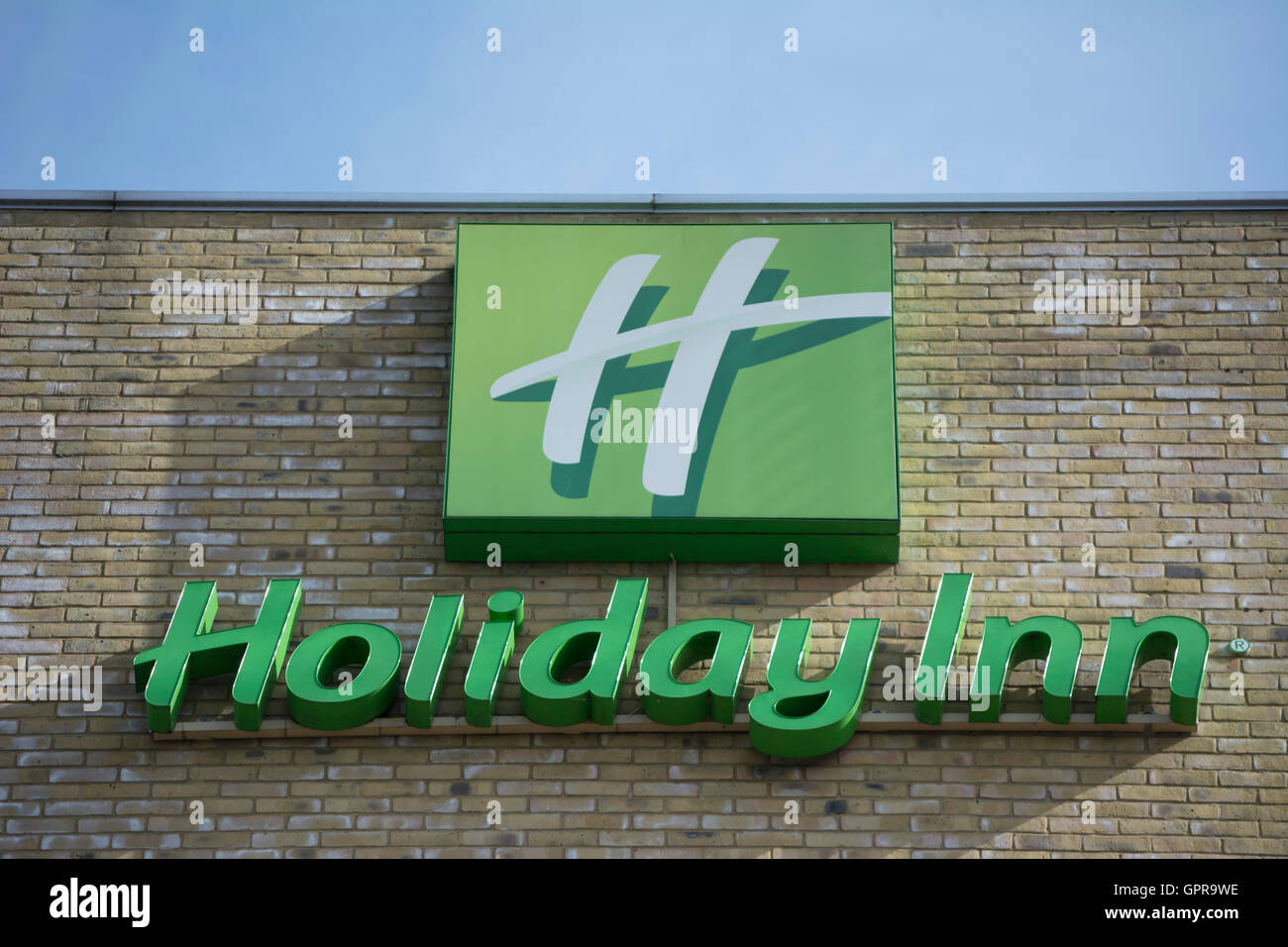 Holiday inn logo hi-res stock photography and images - Alamy