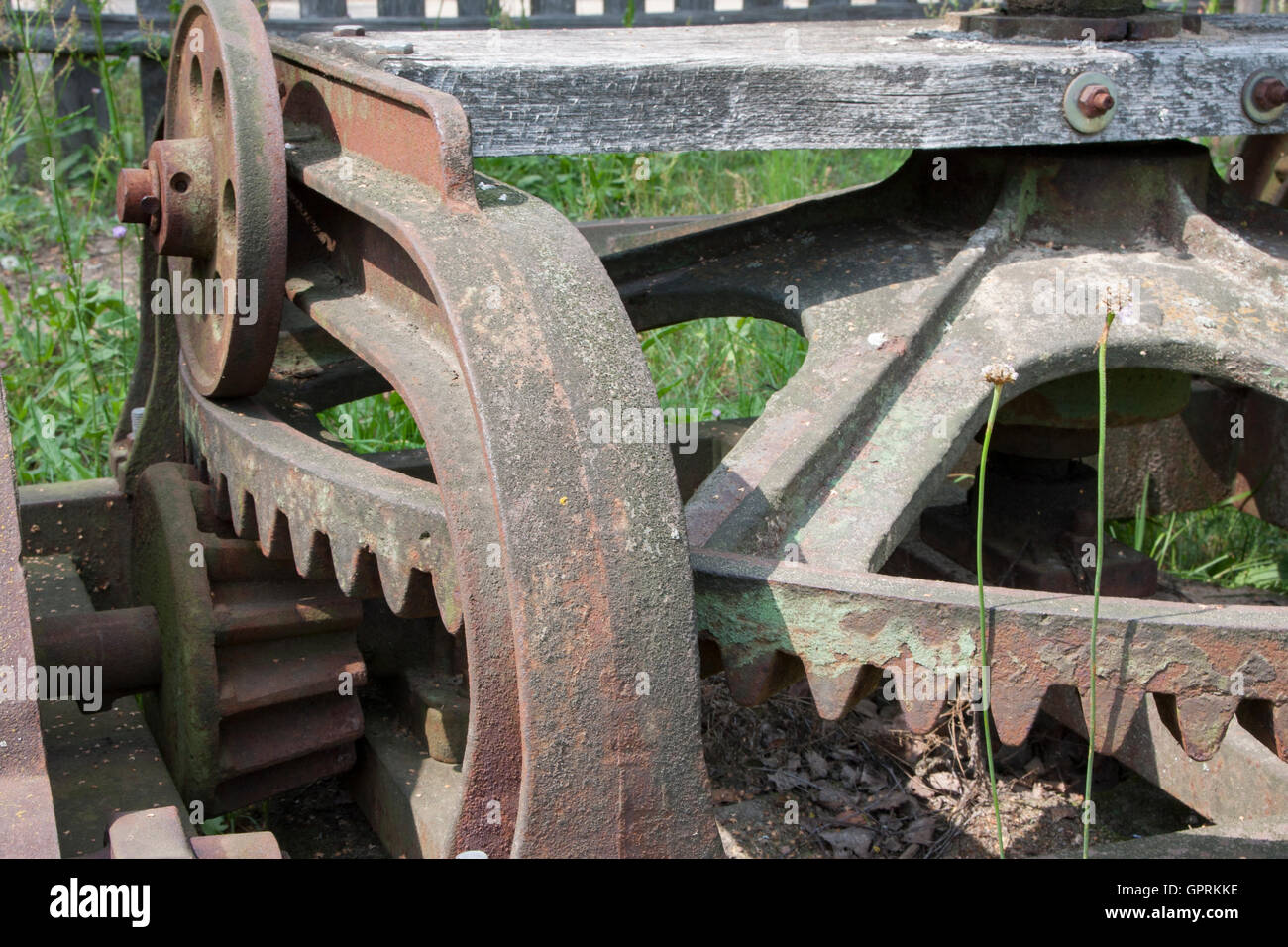 Old iron gears hi-res stock photography and images - Alamy