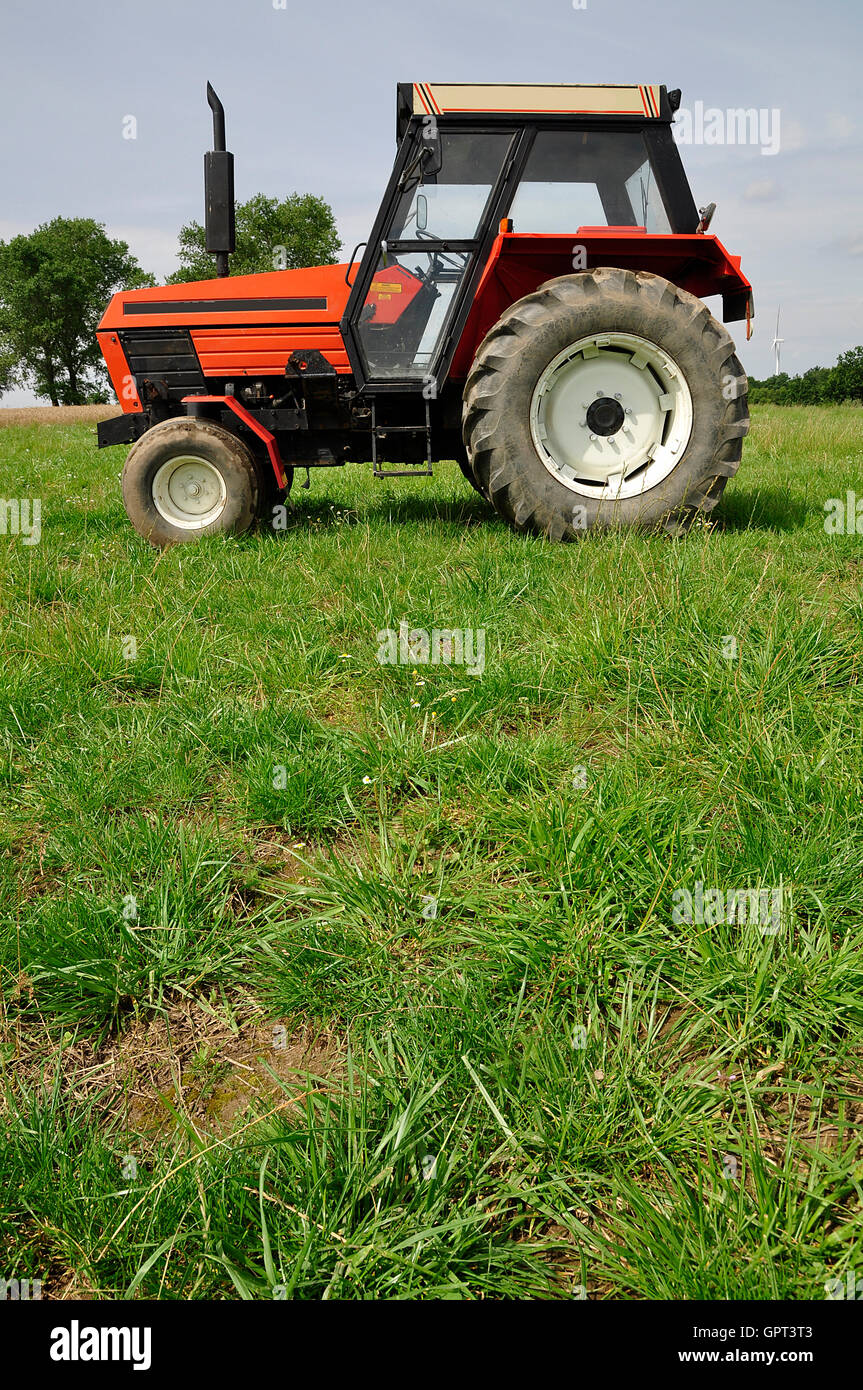 Machinery tractor hi-res stock photography and images - Alamy