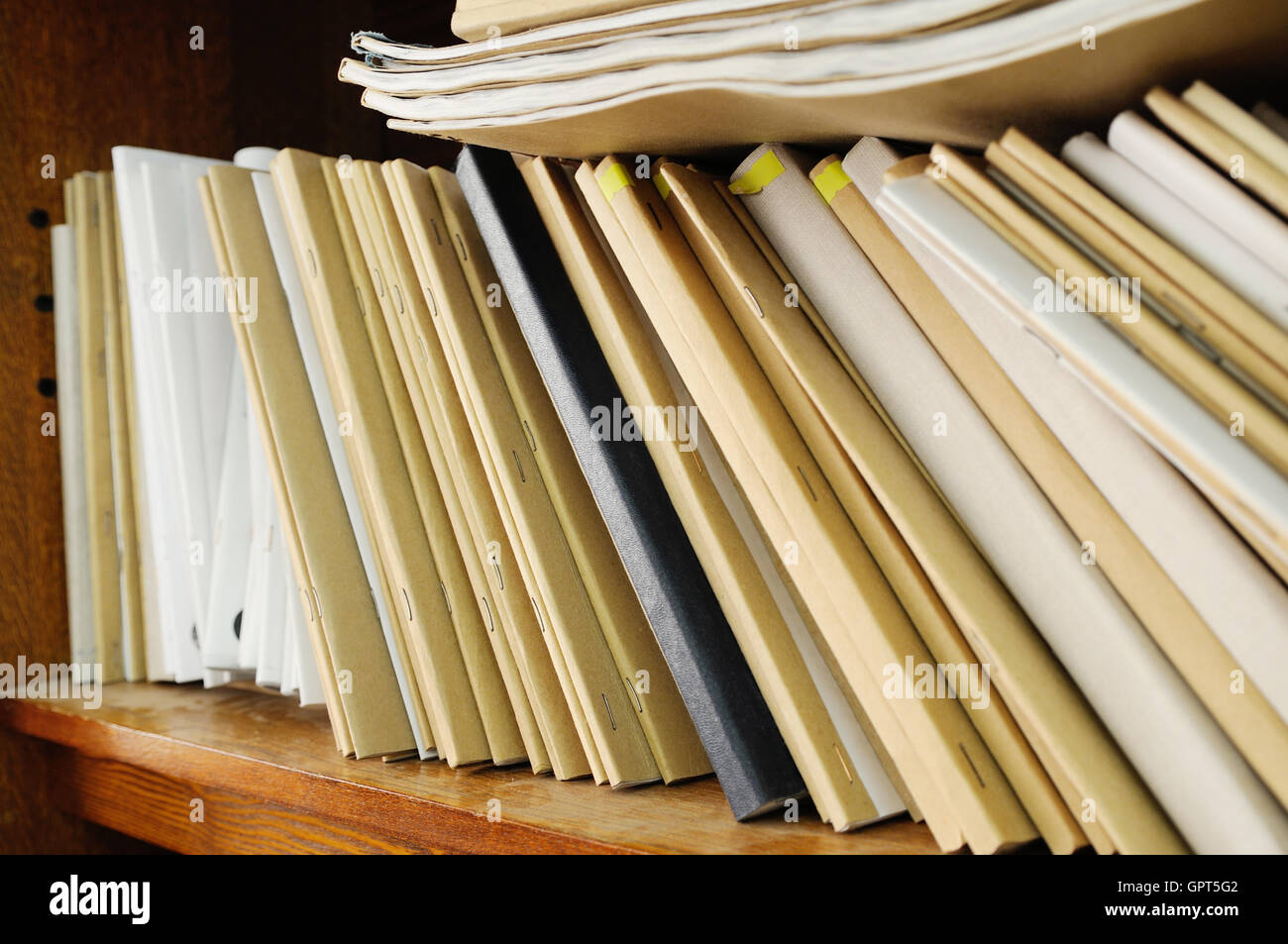 Shelf with file folders Stock Photo - Alamy