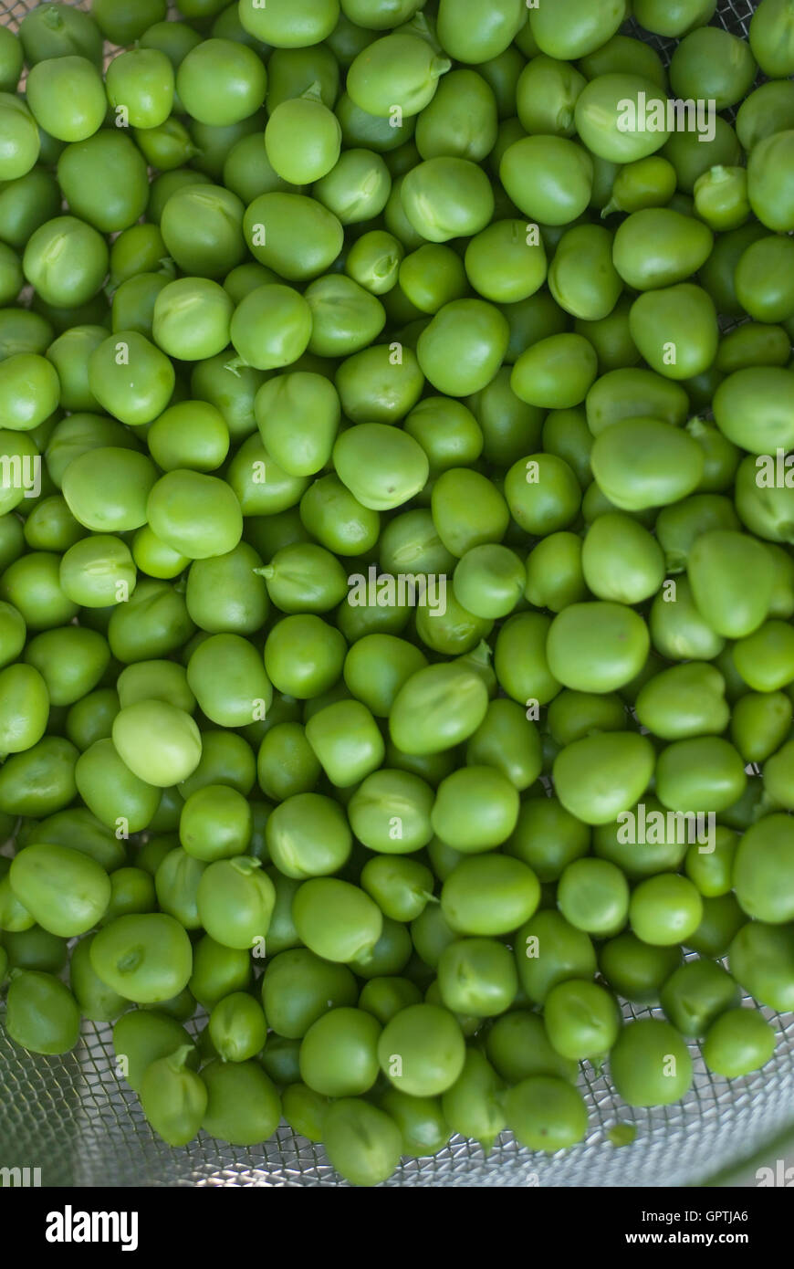 Peas vegetables hi-res stock photography and images - Alamy