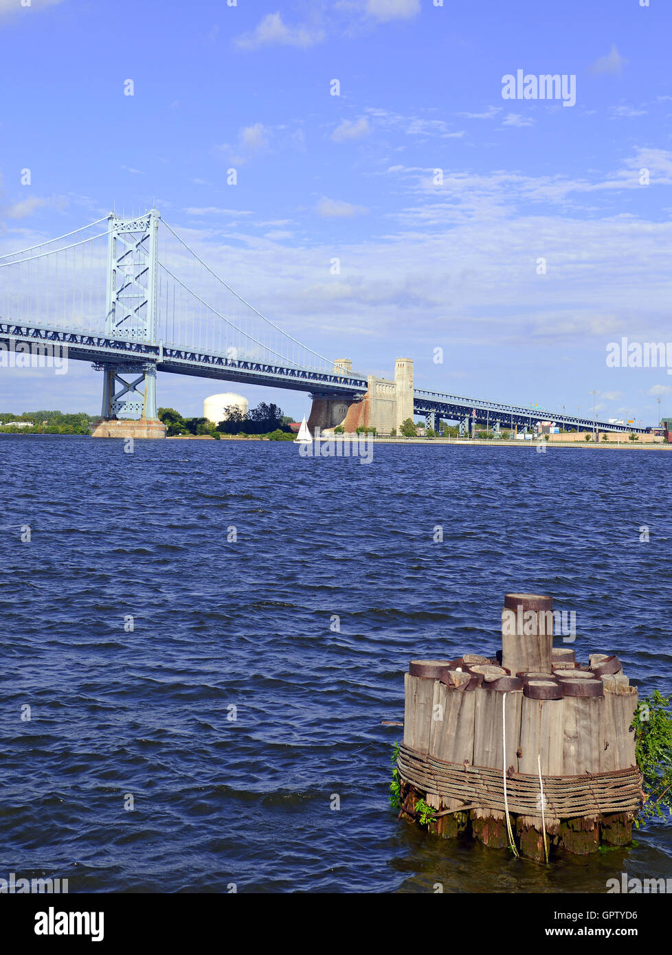 Benjamin franklin bridge construction hi-res stock photography and ...