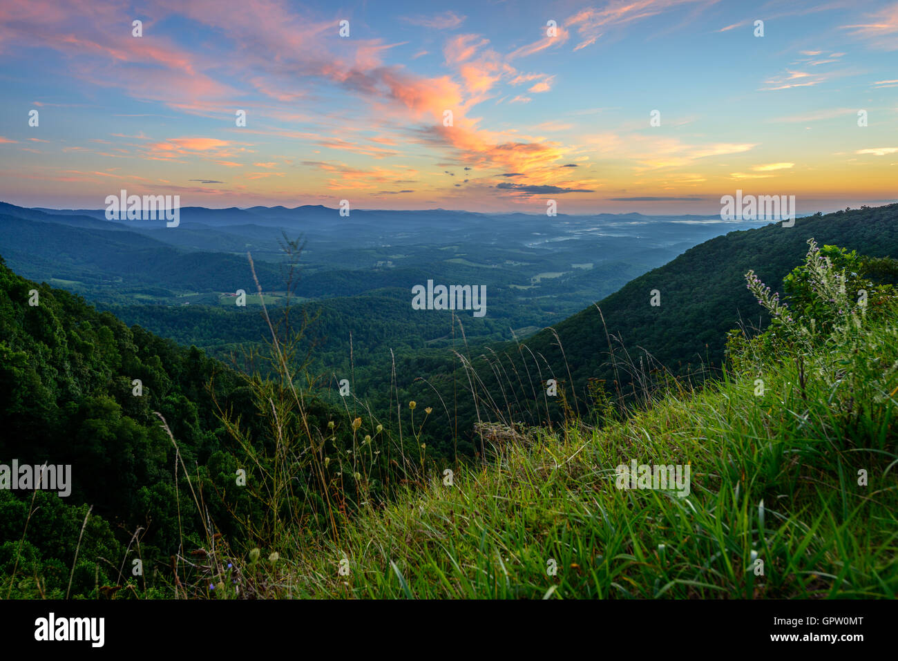 An amazing sunrise in the Blue Ridge Mountains at Lovers Leap near ...