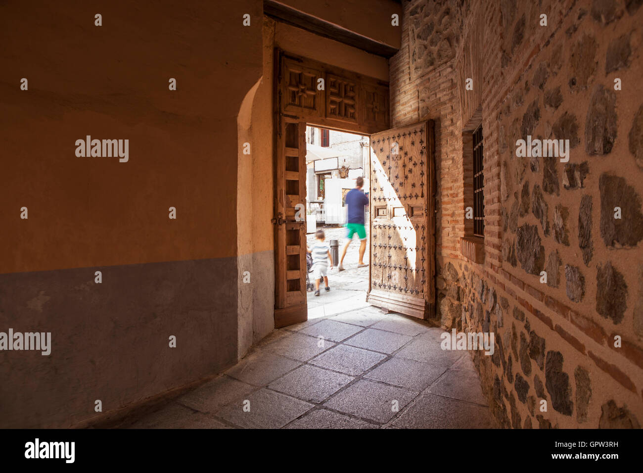 City passageway hi-res stock photography and images - Alamy