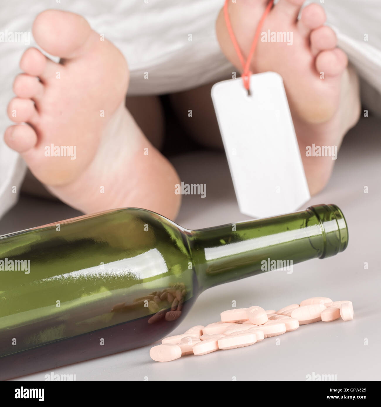 Dead body with toe tag Stock Photo - Alamy