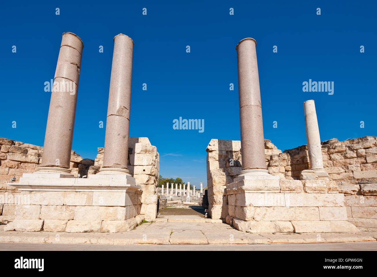 Colonnade antique hi-res stock photography and images - Alamy