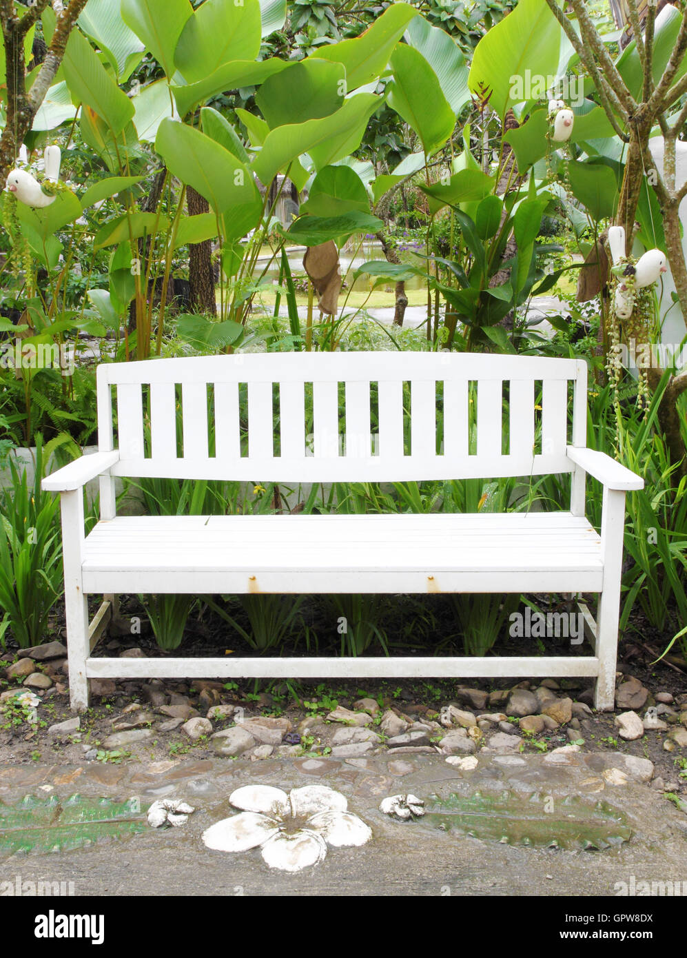 white bench made of wood Stock Photo - Alamy