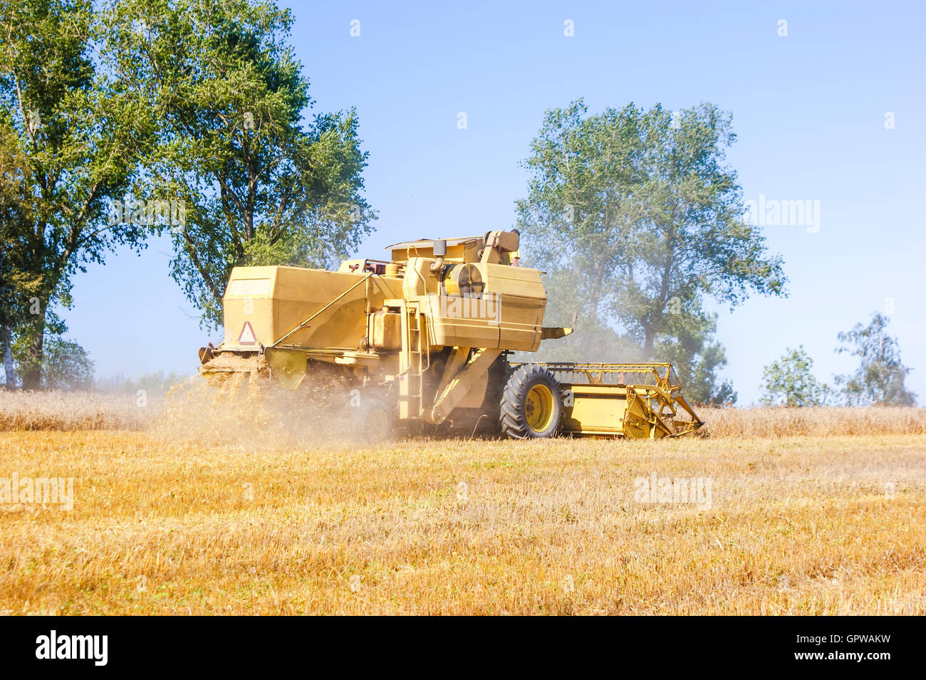 E harvest hi-res stock photography and images - Alamy