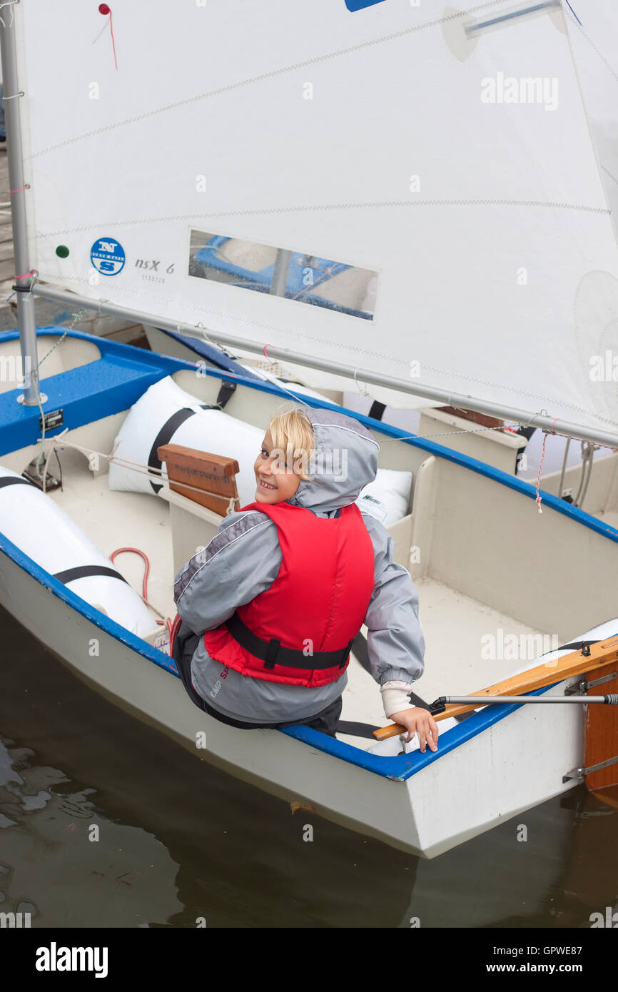 Bad weather sailing hi-res stock photography and images - Alamy