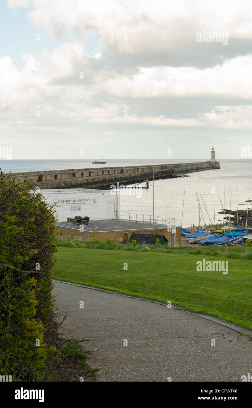Tynemouth pier hi-res stock photography and images - Alamy