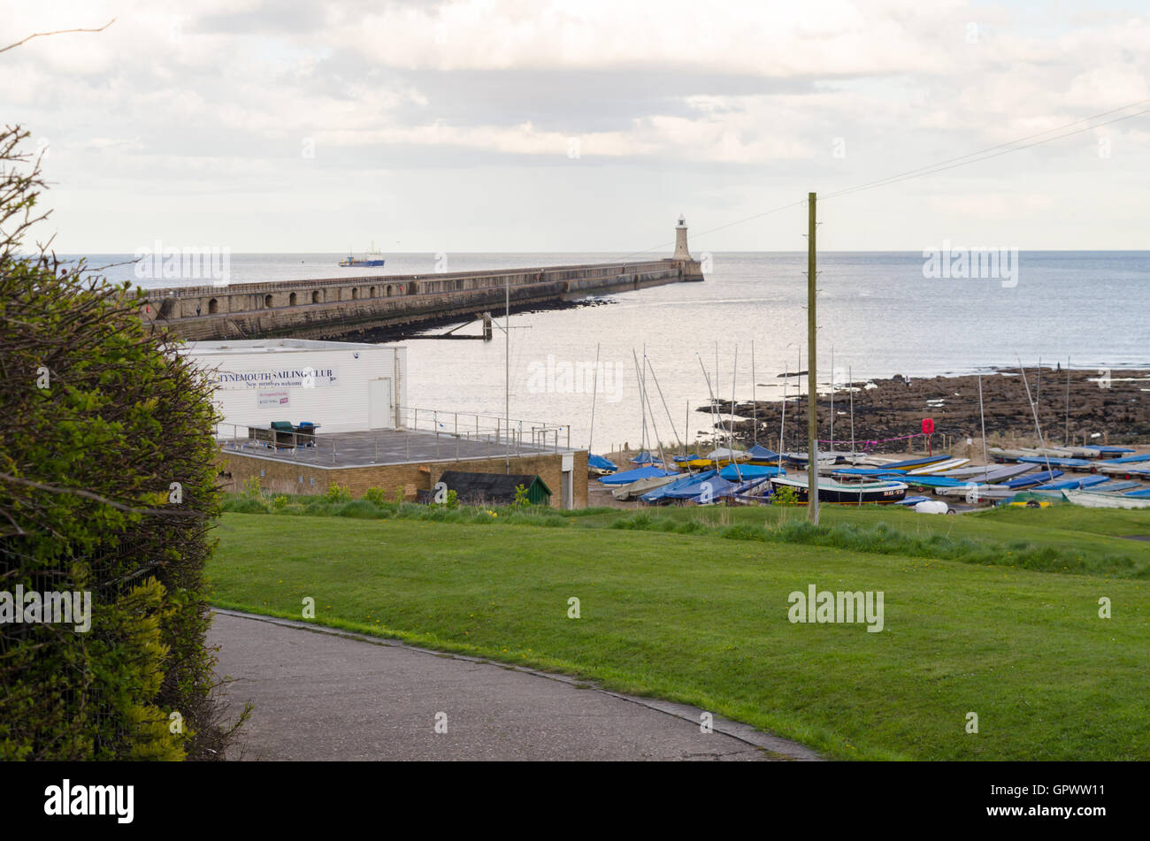 Pathway Leading to Tynemouth Pier at Tynemouth Stock Photo - Alamy