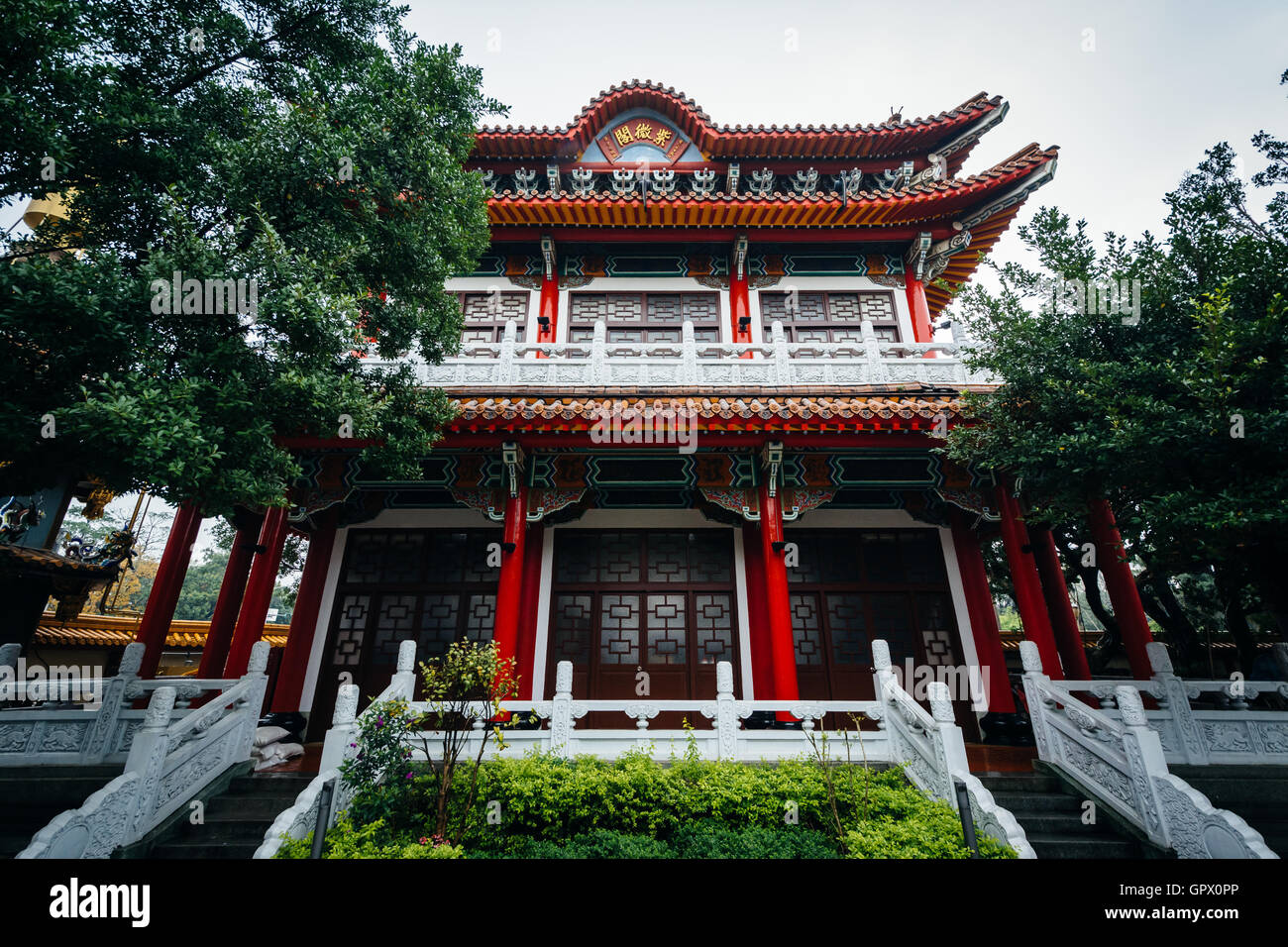 Red color buildings hi-res stock photography and images - Alamy