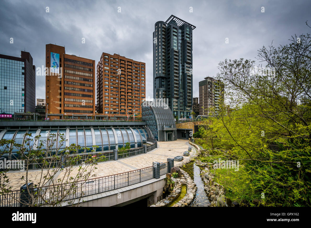 Daan district taipei city taiwan hi-res stock photography and images ...