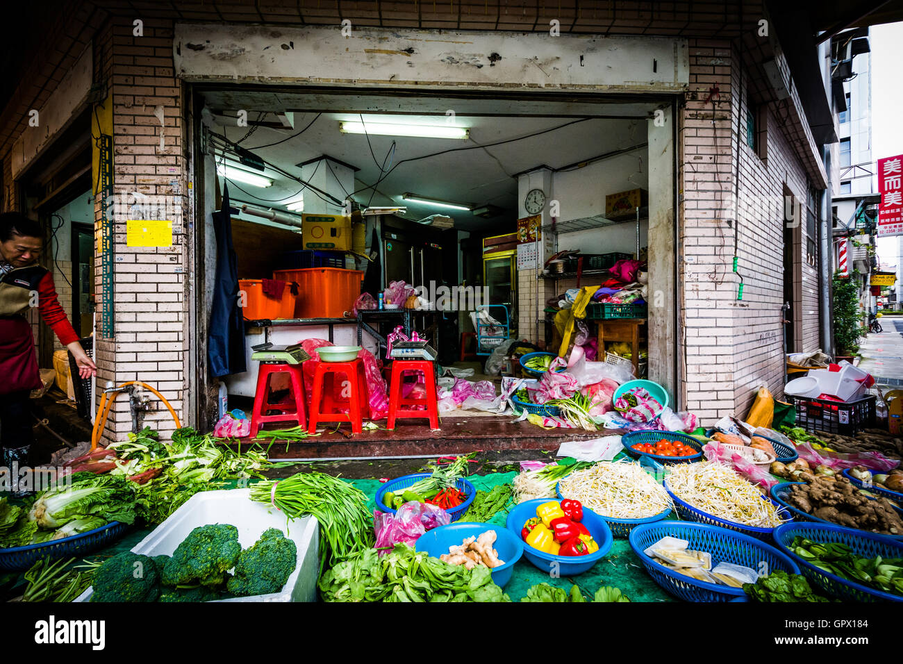 Dongmen street market hi-res stock photography and images - Alamy