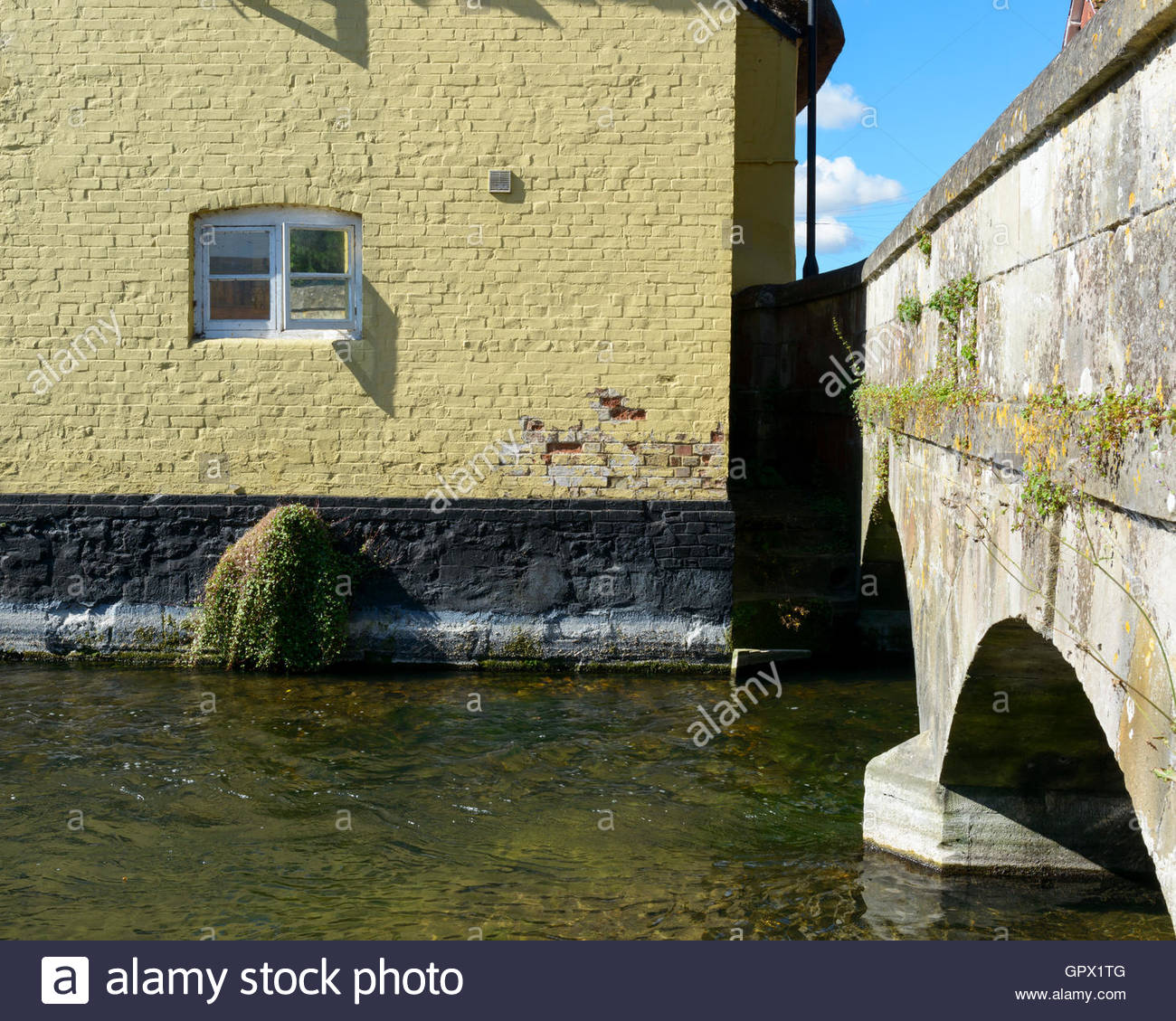 Low Parapet High Resolution Stock Photography and Images - Alamy