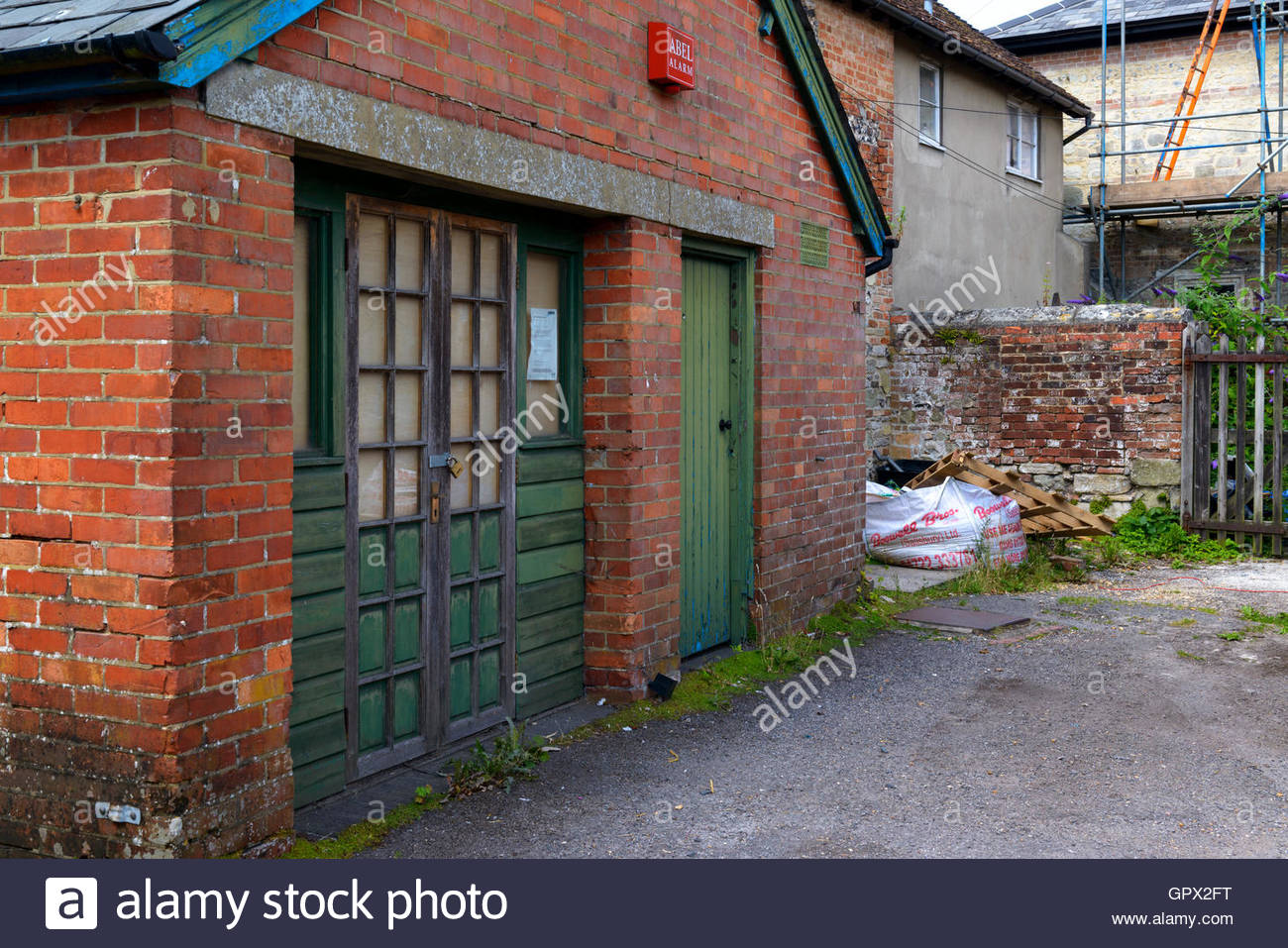 Backstreet Garage Stock Photos & Backstreet Garage Stock Images - Alamy