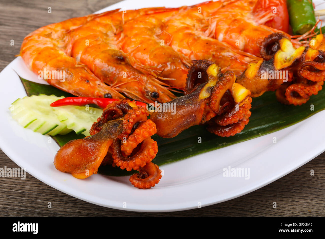 Prawn skewer on banana hi-res stock photography and images - Alamy