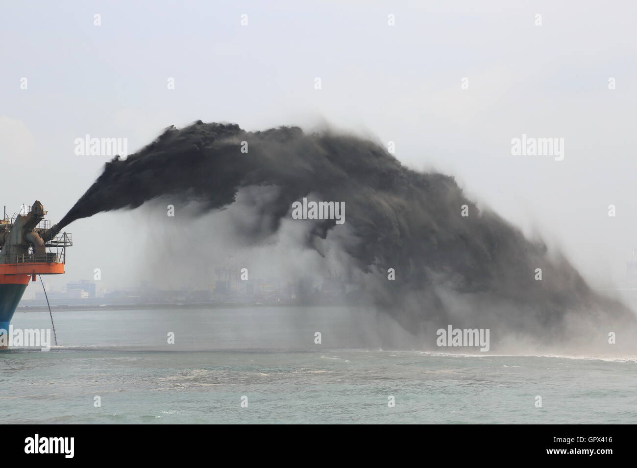 Trailing Suction Hopper Dredger Stock Photo - Alamy