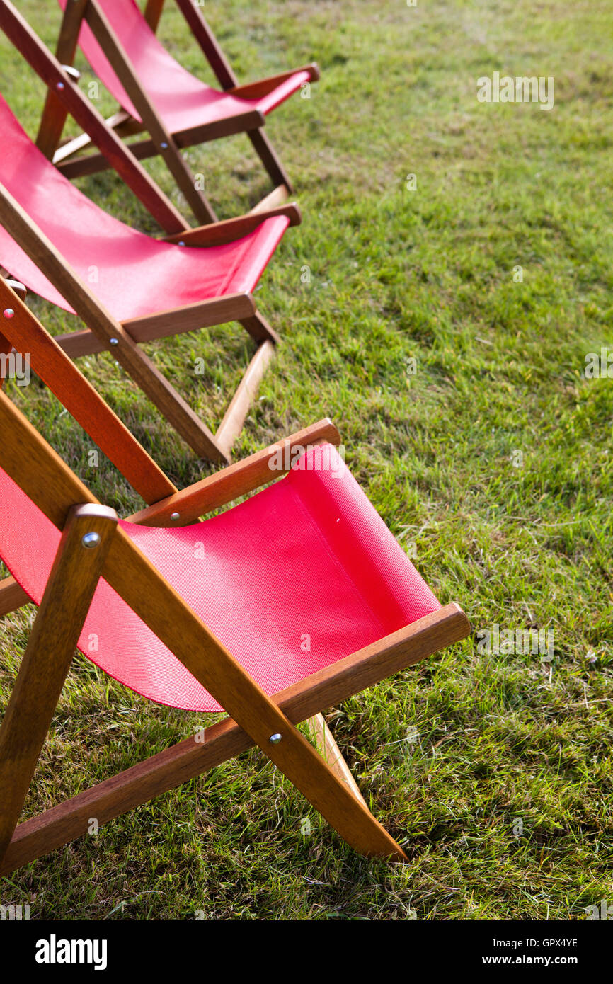 Red deck chairs hi-res stock photography and images - Alamy