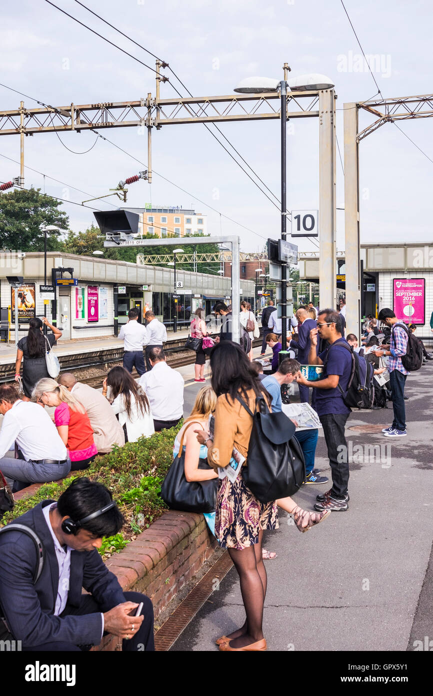 Watford junction platform hi-res stock photography and images - Alamy
