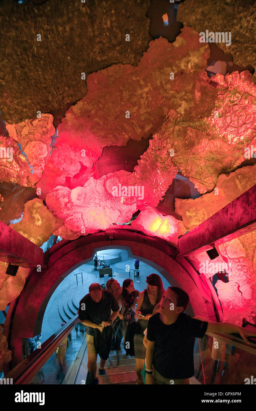 Natural history museum earth hall hi-res stock photography and images ...