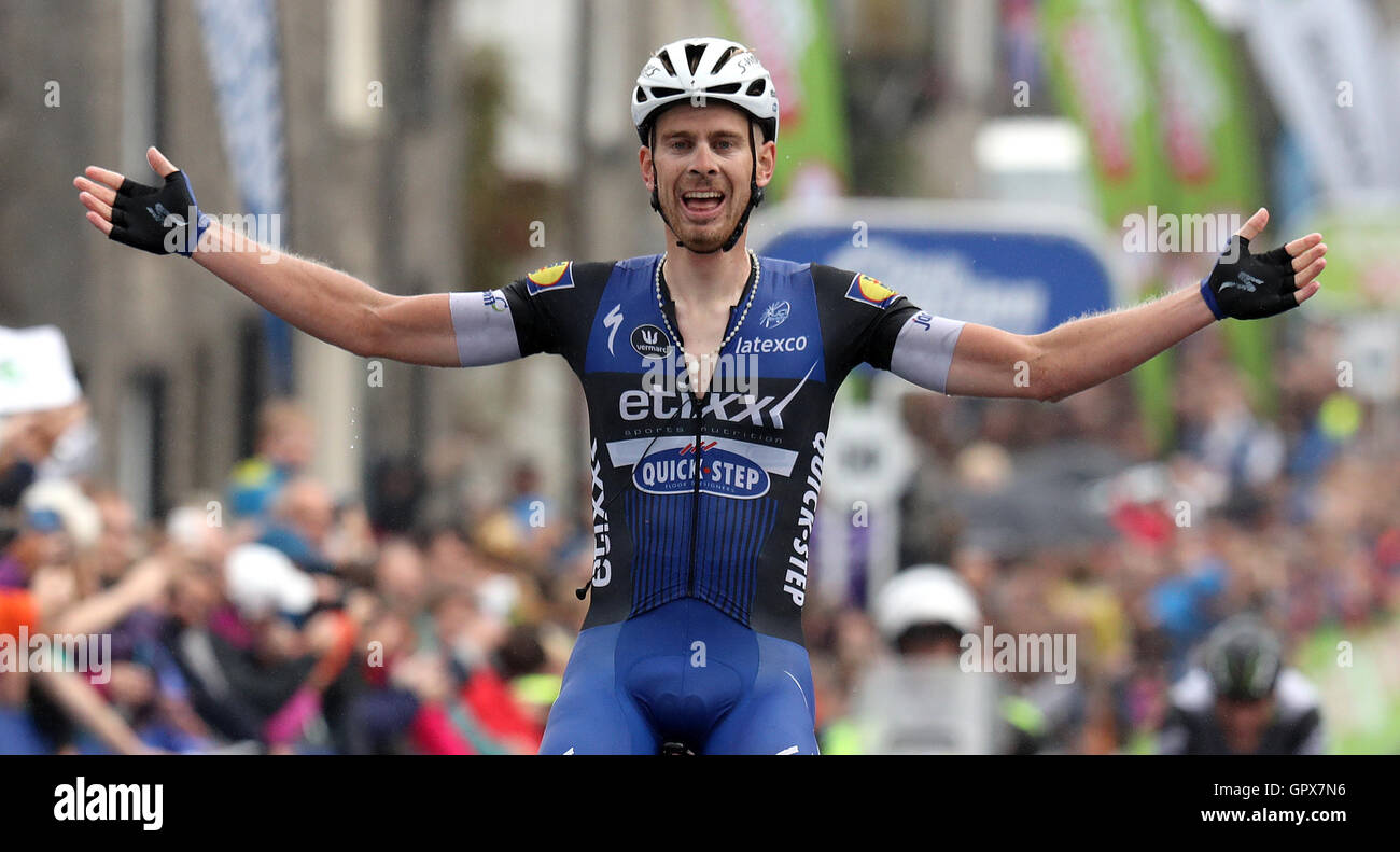 Team Etixx-Quick Step's Julien Vermote wins stage two of the 2016 Tour of Britain Stock Photo ...