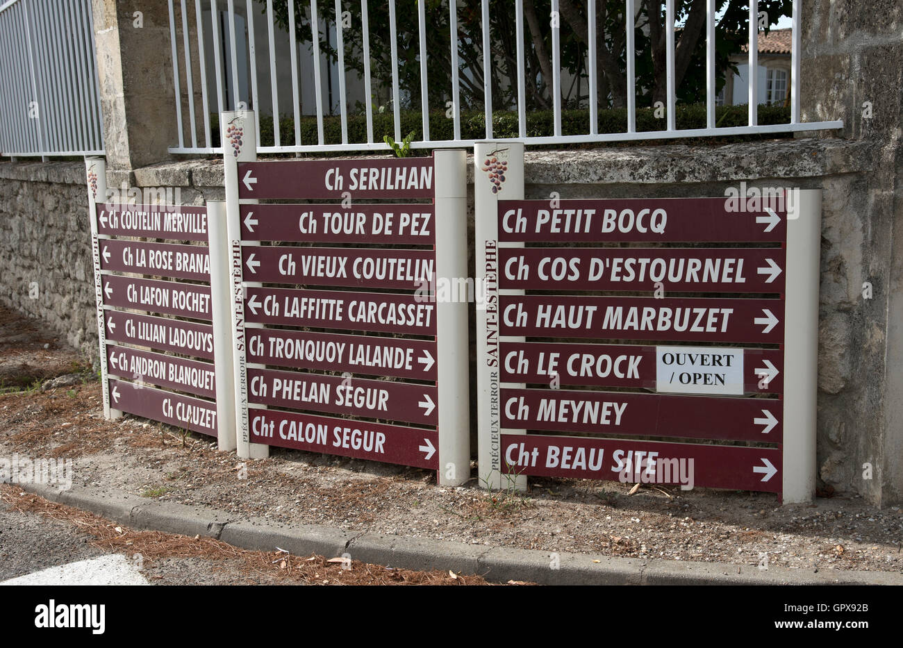 Chateau sign hi-res stock photography and images - Alamy