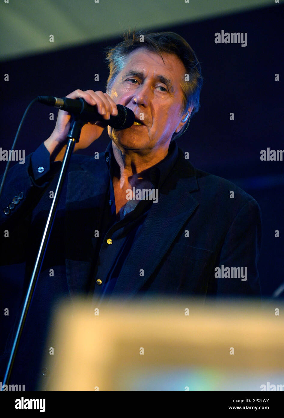 Bryan Ferry of Roxy Music preforms at a corporate gig Stock Photo - Alamy