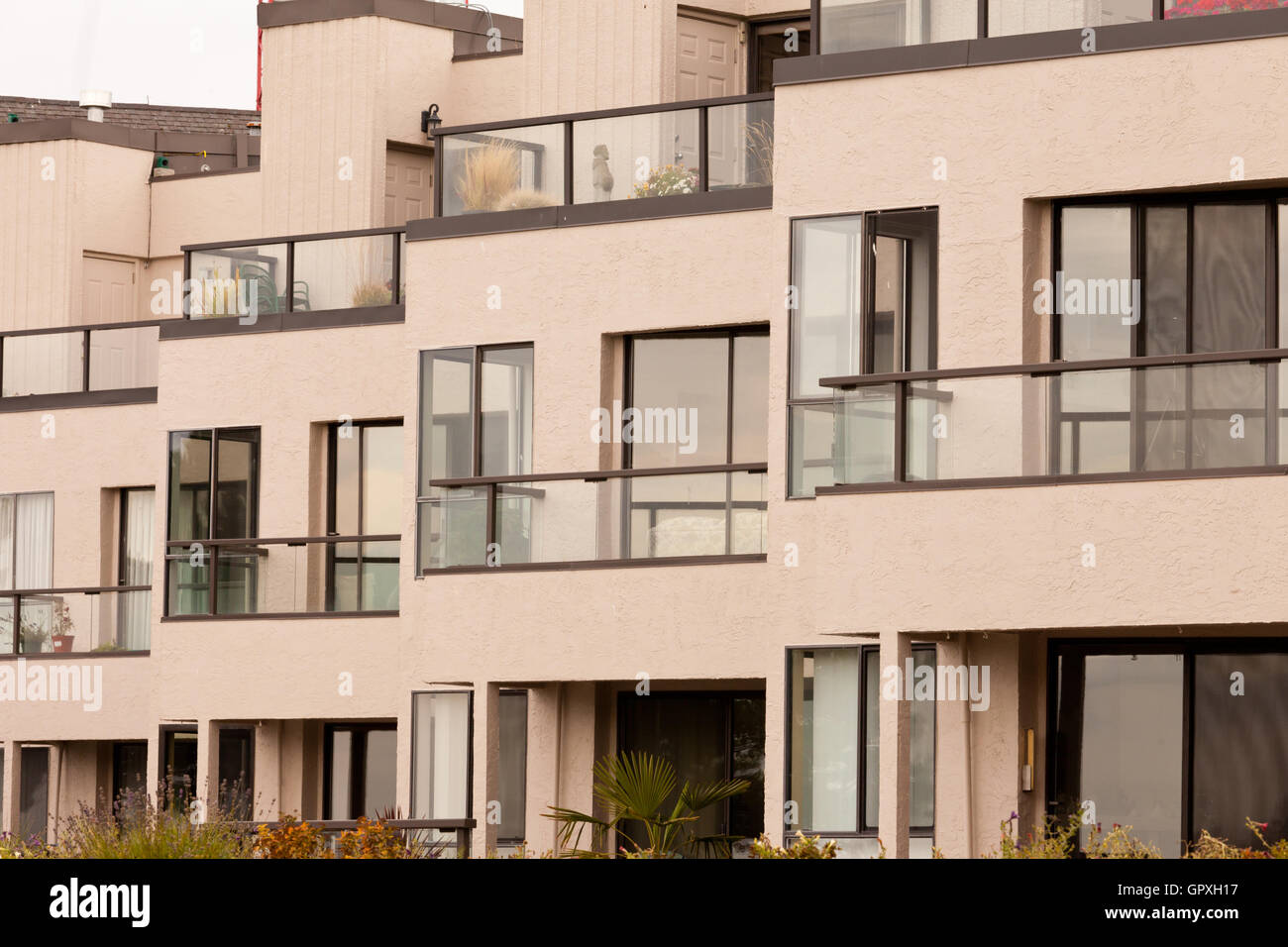 Outside facade of modern apartment block building Stock Photo - Alamy
