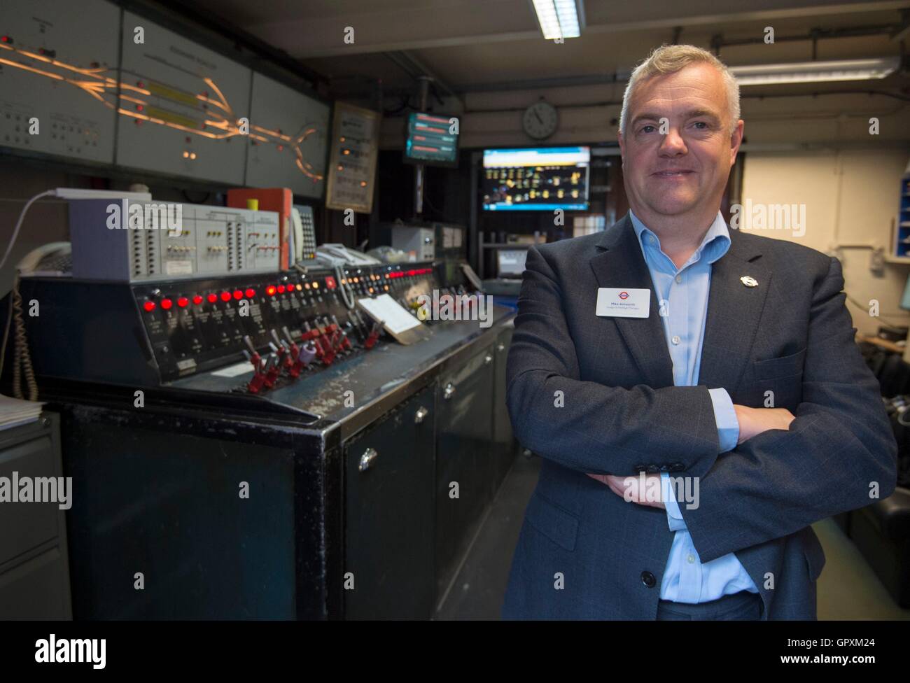 Mike ashworth inside circle hi-res stock photography and images - Alamy