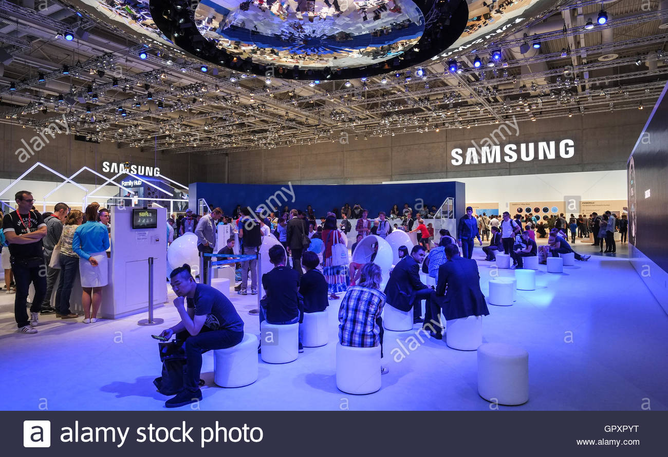 Electronics Exhibition Stock Photos & Electronics Exhibition Stock ...