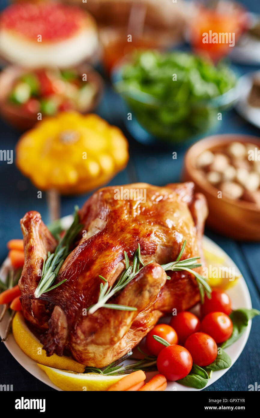 Golden Roasted Turkey on Thanksgiving Table Stock Photo - Alamy