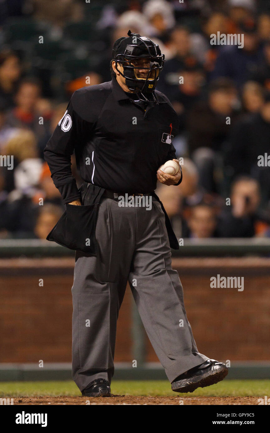 Home plate umpire phil cuzzi hi-res stock photography and images - Alamy