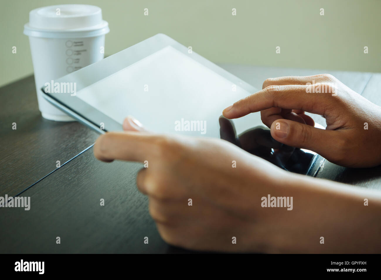 Black woman office ipad hi-res stock photography and images - Alamy