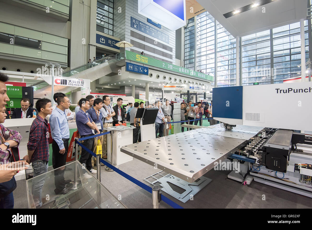 SHENZHEN - MARCH 30: International Machinery Manufacturing Industry ...