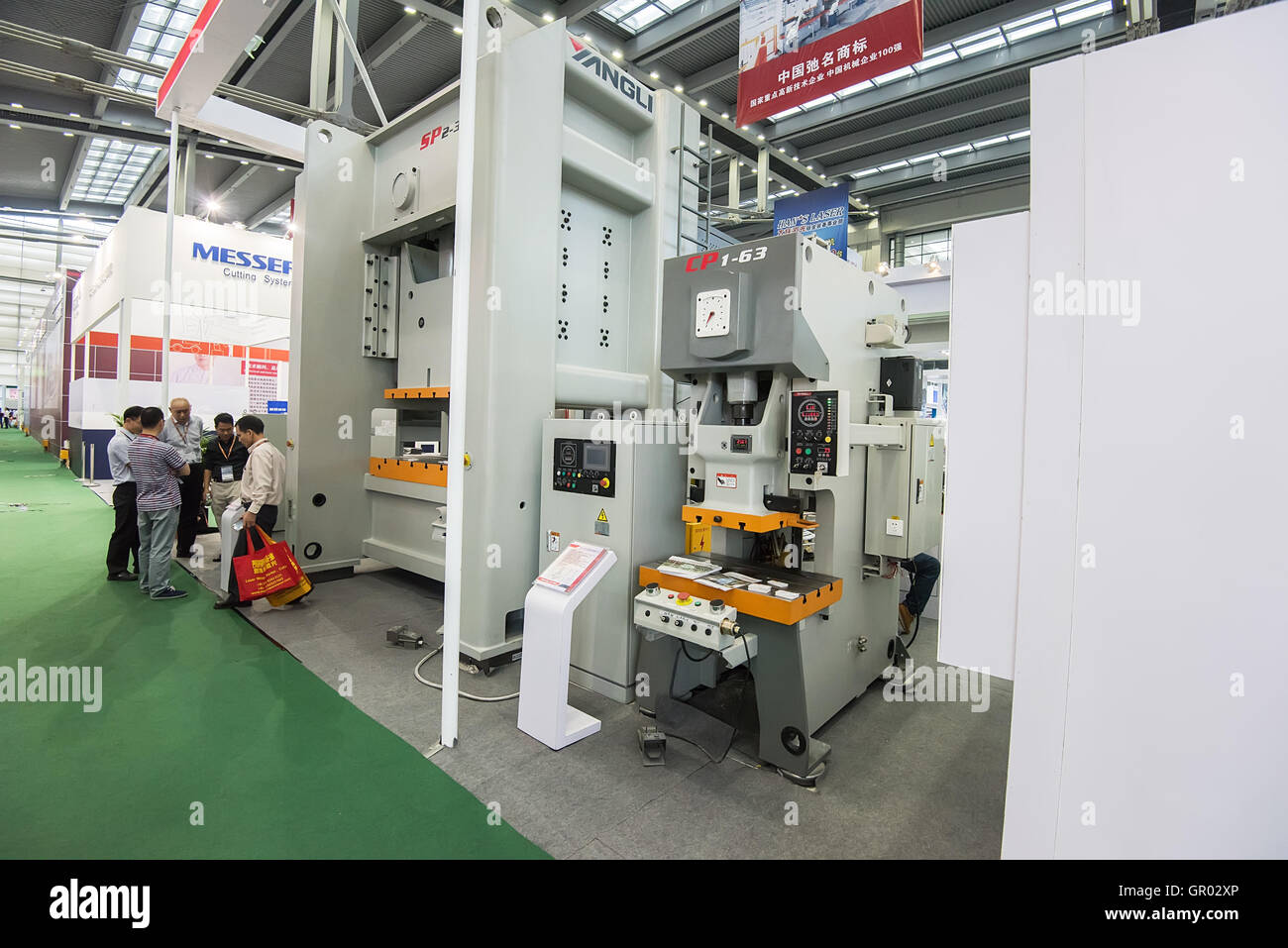 SHENZHEN - MARCH 30: International Machinery Manufacturing Industry ...