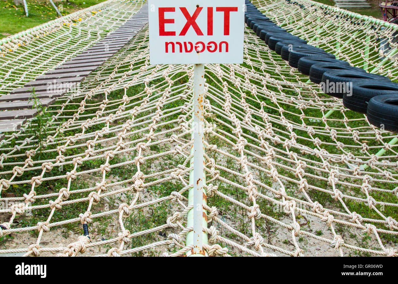 Arabic emergency exit sign hi-res stock photography and images - Alamy
