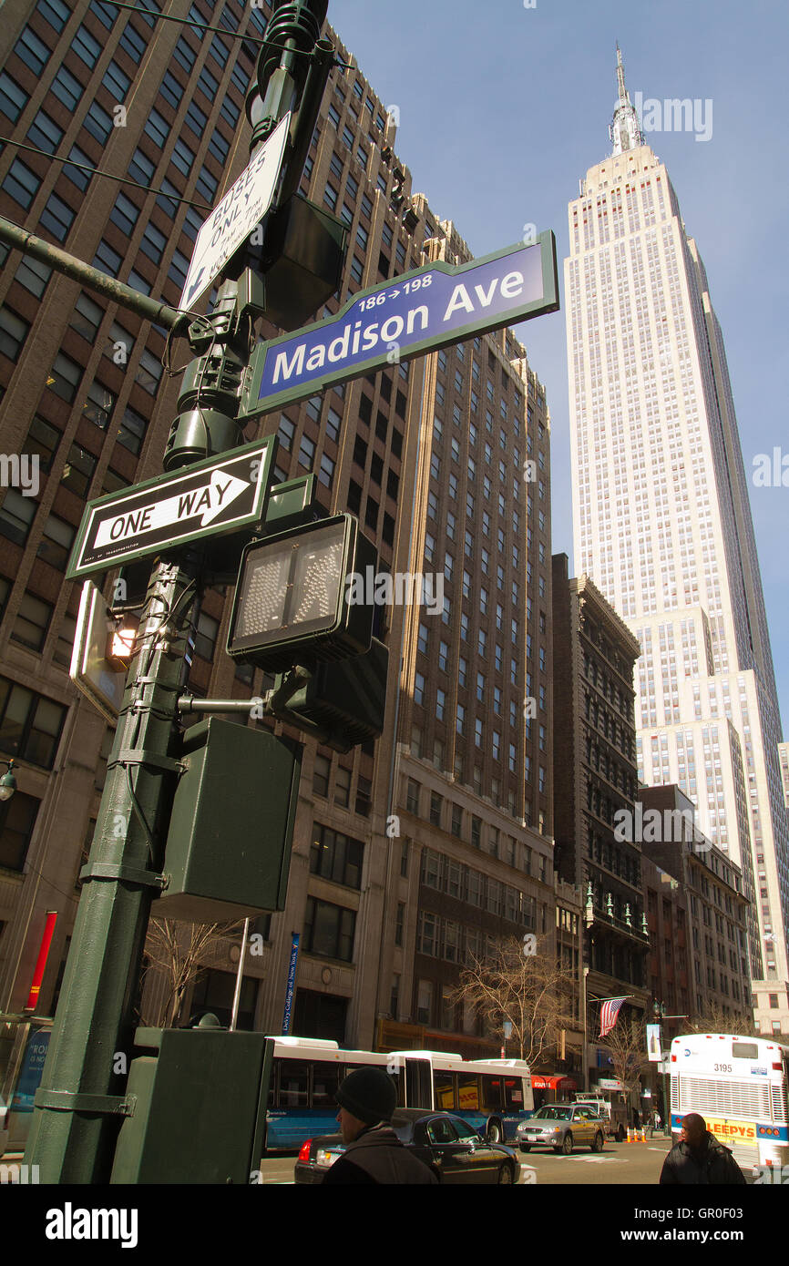 Madison avenue street sign hi-res stock photography and images - Alamy