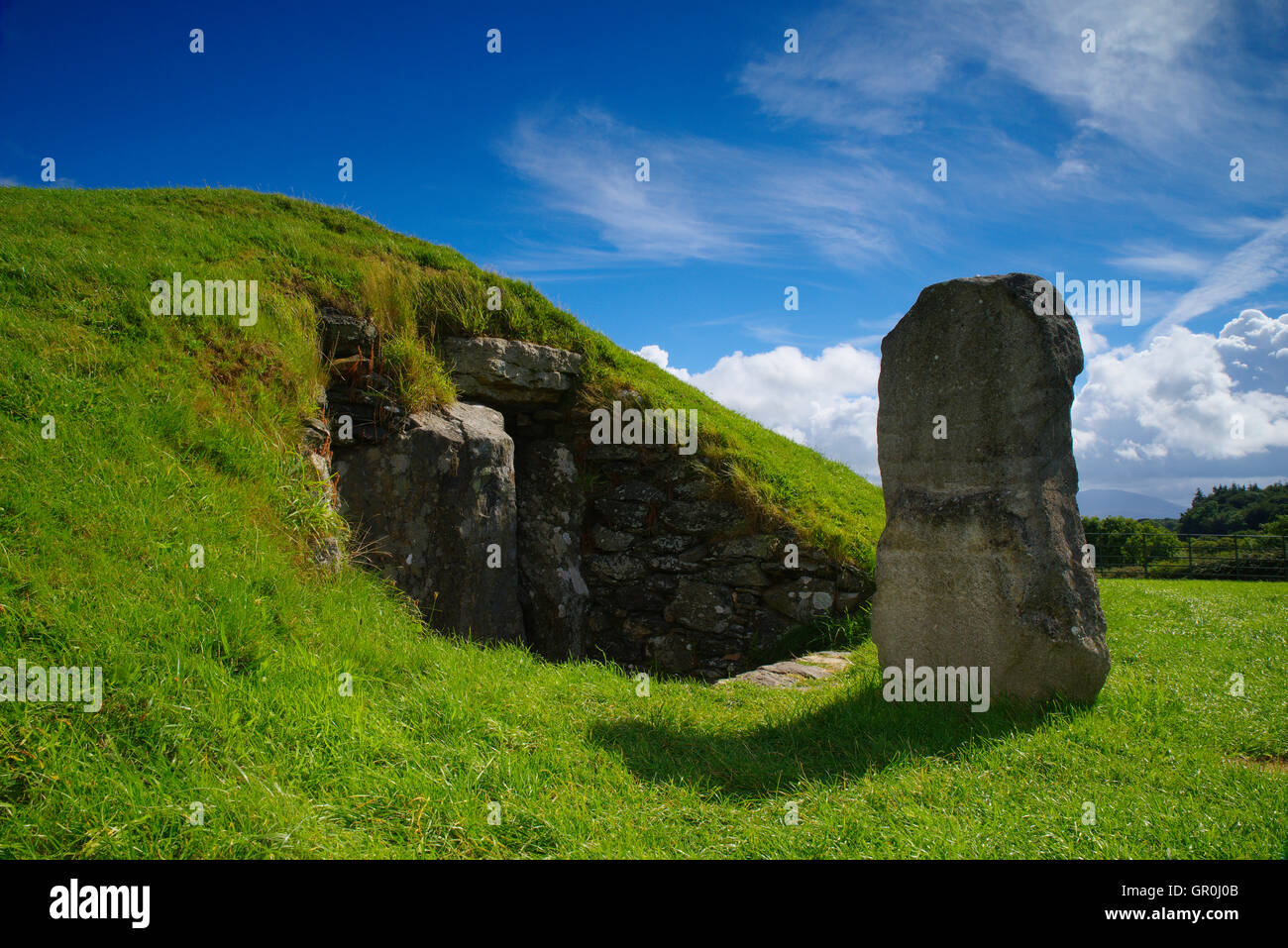 Bryn Celli Ddu burial chamber, Anglesey, North Wales Stock Photo - Alamy