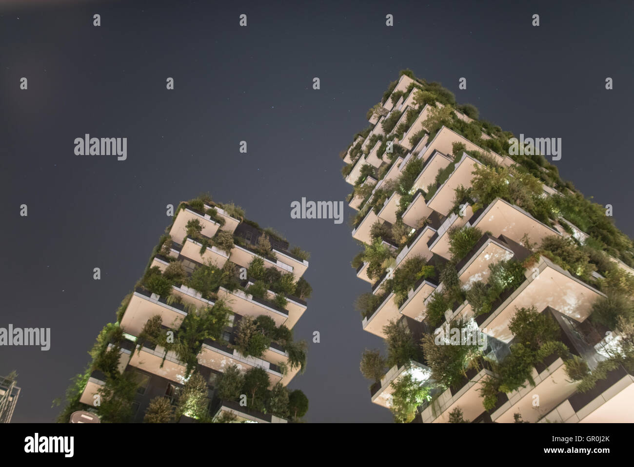 Tall green building hi-res stock photography and images - Alamy