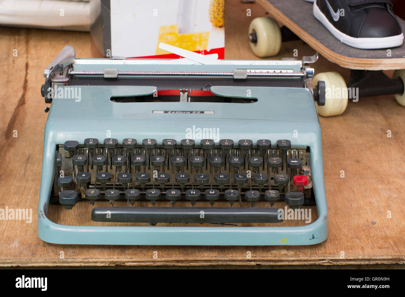Old manual typewriter hi-res stock photography and images - Alamy