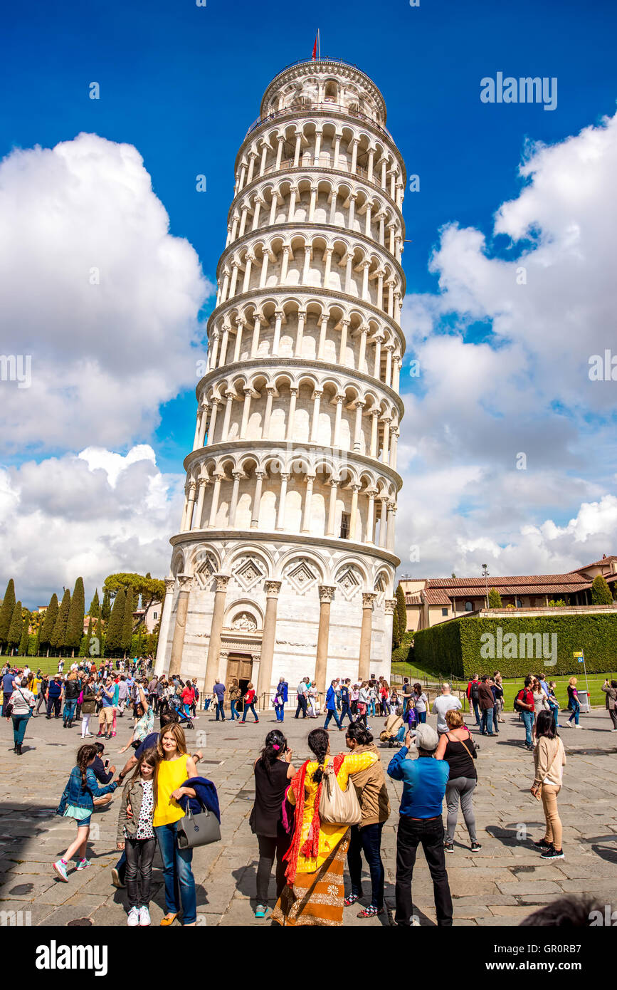 Leaning tower of pisa crowd hi-res stock photography and images - Alamy