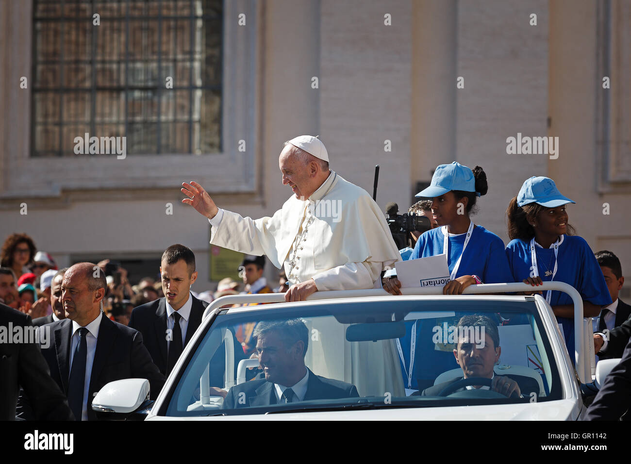 Pope mobile hi-res stock photography and images - Alamy