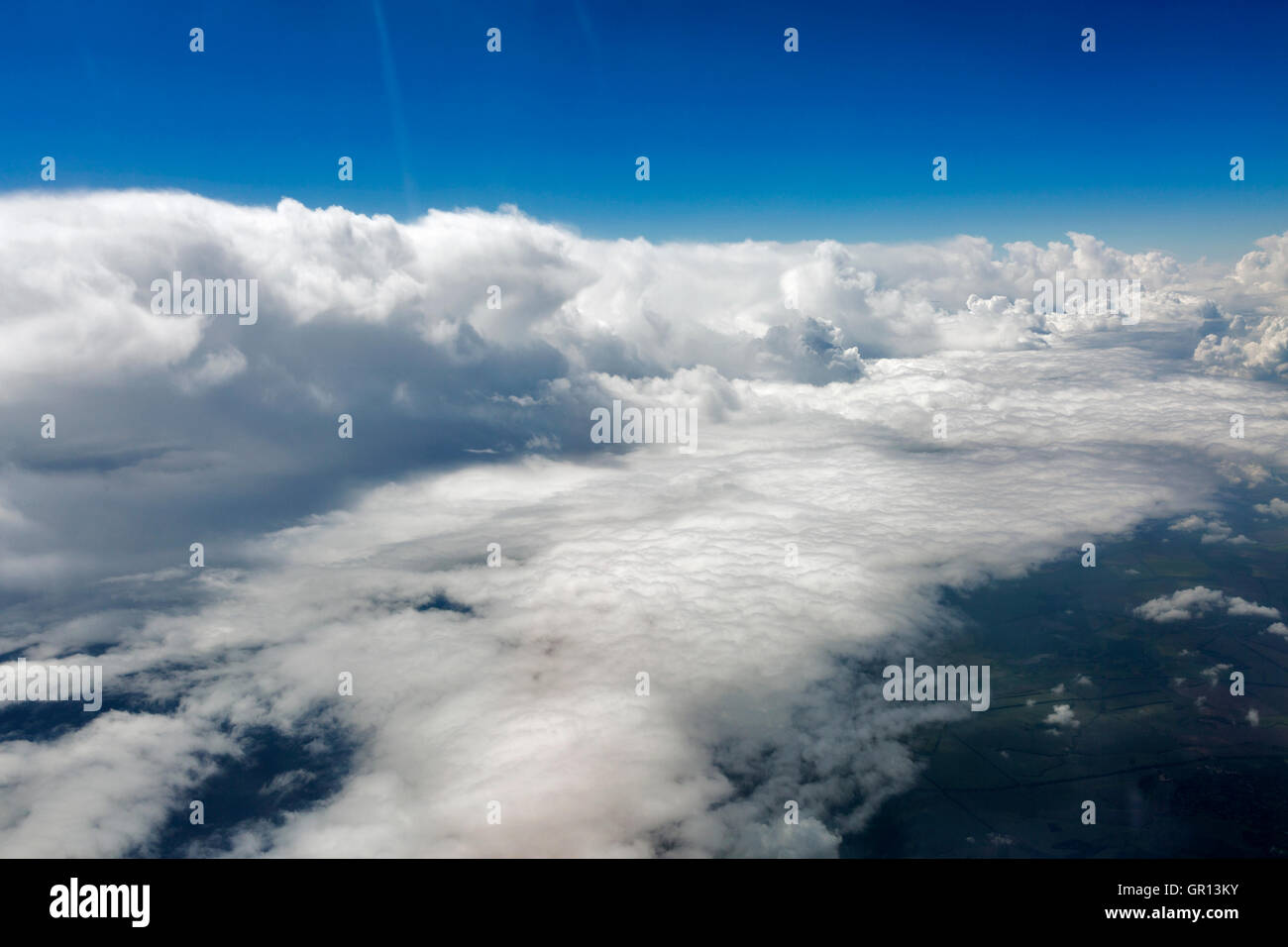 Flying above the clouds hi-res stock photography and images - Alamy